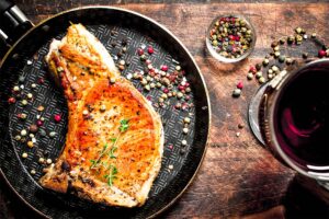 Μπριζόλες στο Φούρνο: 5 Κλασικές Ελληνικές Συνταγές - WeBuzz.gr